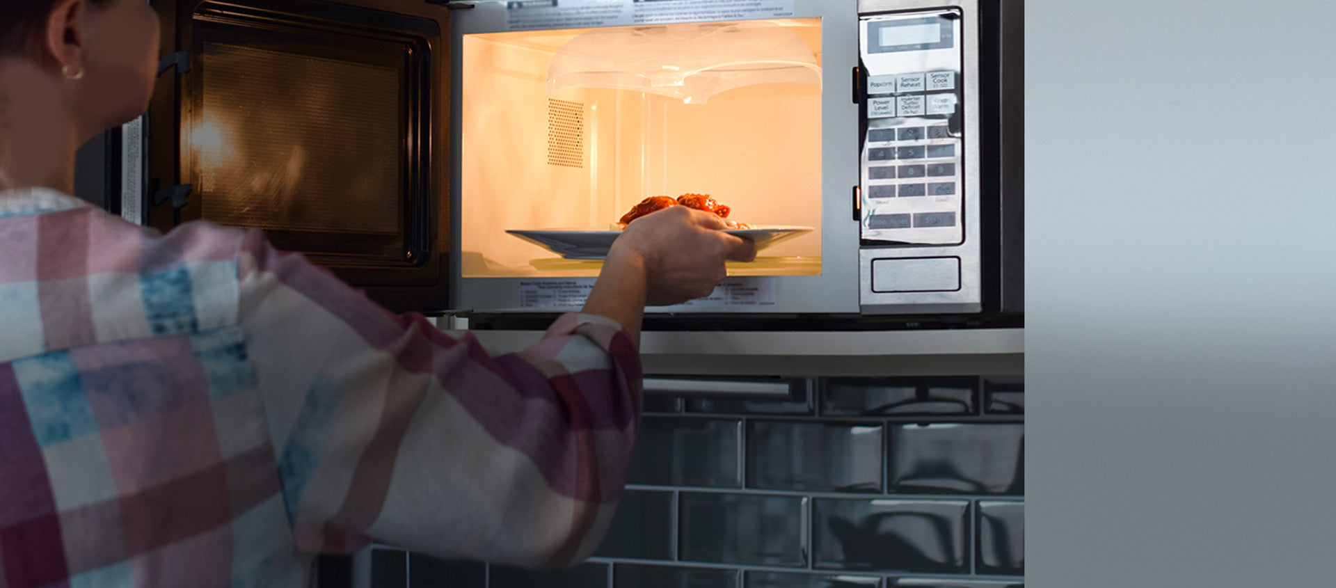 Hover Cover | Magnetic Microwave Cover for Food